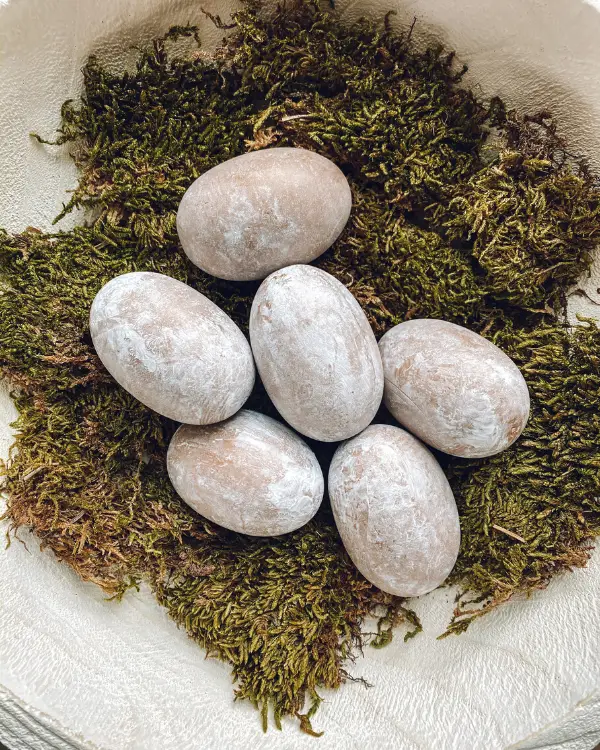 How to Make Rustic Painted Wooden Eggs