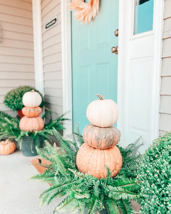 Making a Pumpkin Stack for the Porch with Real Pumpkins