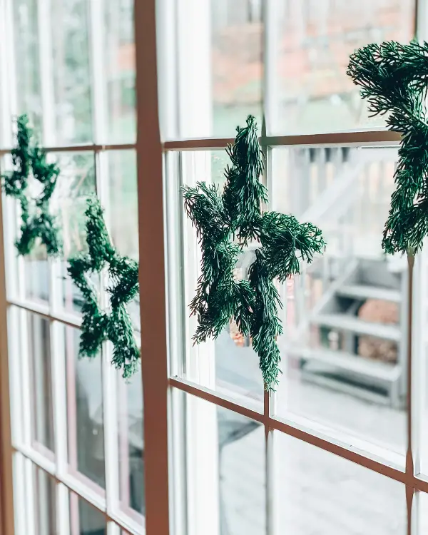 How to Make Mini Christmas Star Wreaths