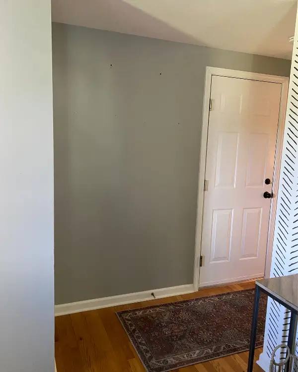 How to Hang a Gallery Wall: 8 Things to Think About When Creating a ...