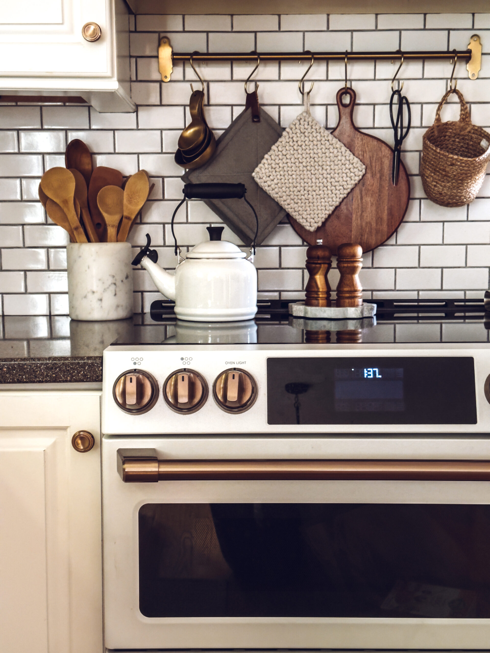 How to Hang a Utensil Rack in the Kitchen without Holes in the Tile