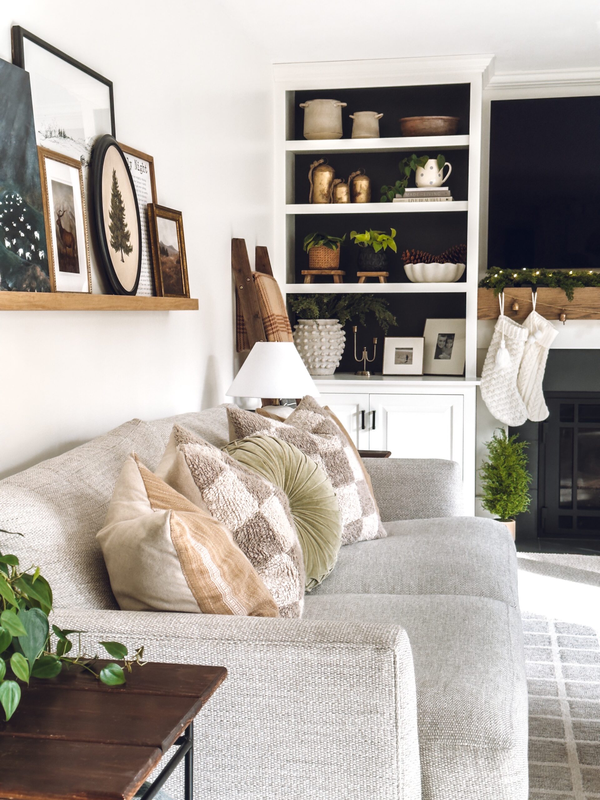 How to Decorate an Art Ledge for Christmas
