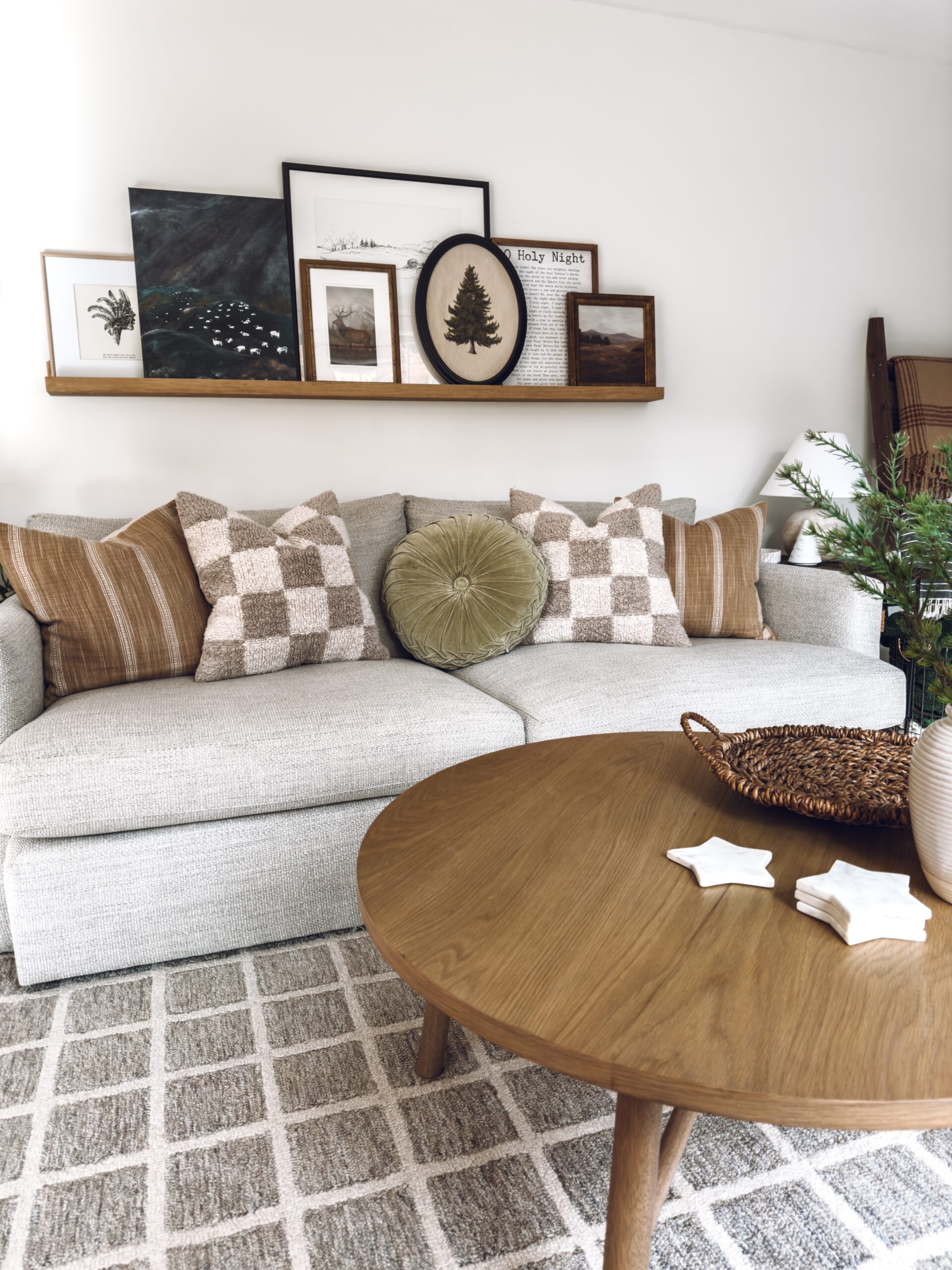 How to Decorate an Art Ledge for Christmas