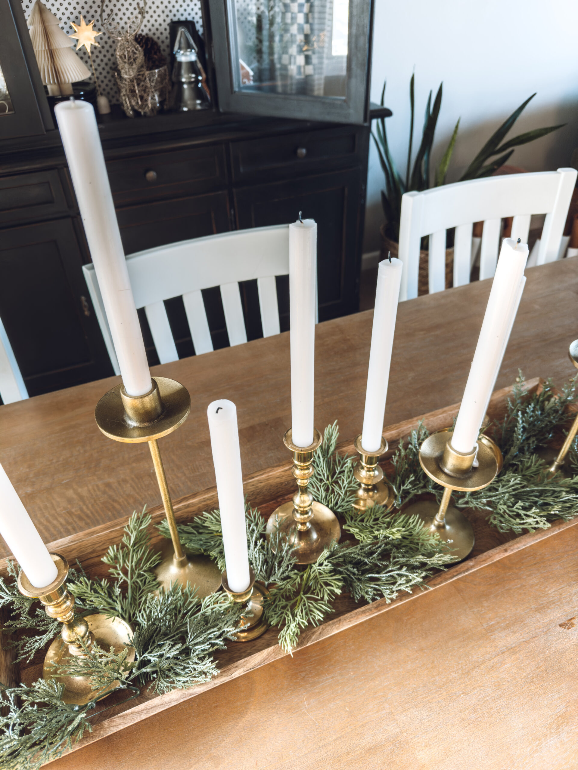 How to Make Christmas Centerpieces Using a Large Tray