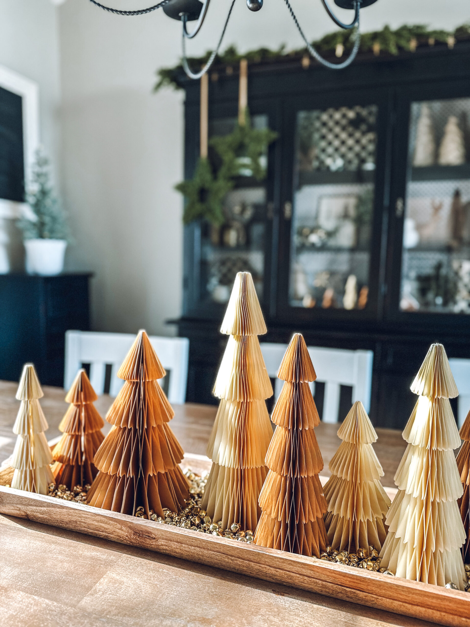 How to Make Christmas Centerpieces Using a Large Tray